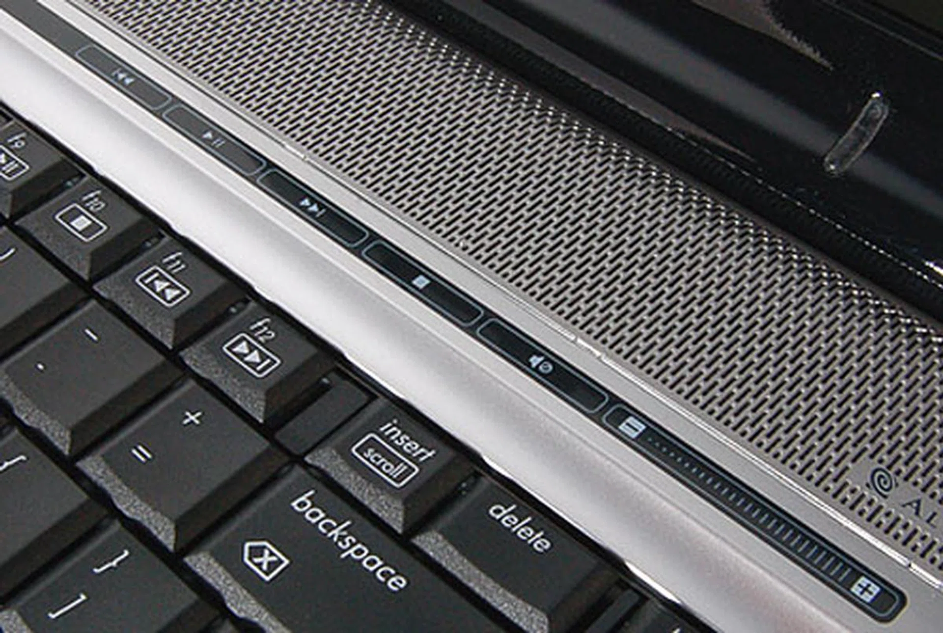 HP Pavilion dv9014tx Multimedia Notebook (Centrino Duo) | HardwareZone ...