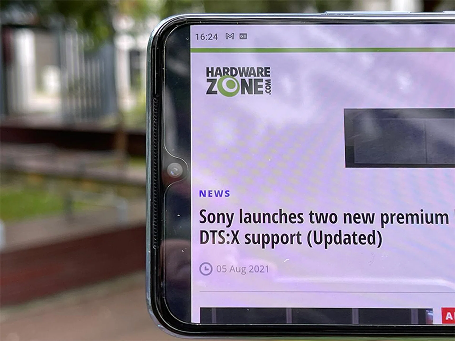 Vivo V21 5G phone review: Viable for the best looking phone award ...