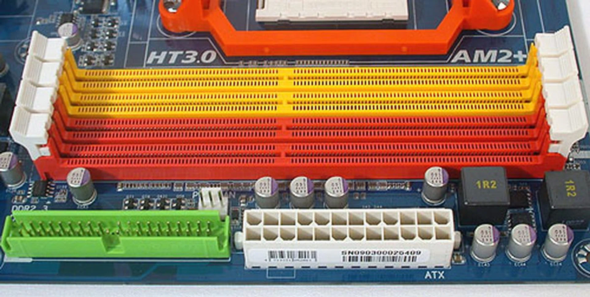 Gigabyte MA790GP-UD4H (AMD 790GX) - Ultra Durable 3 for DDR2 ...