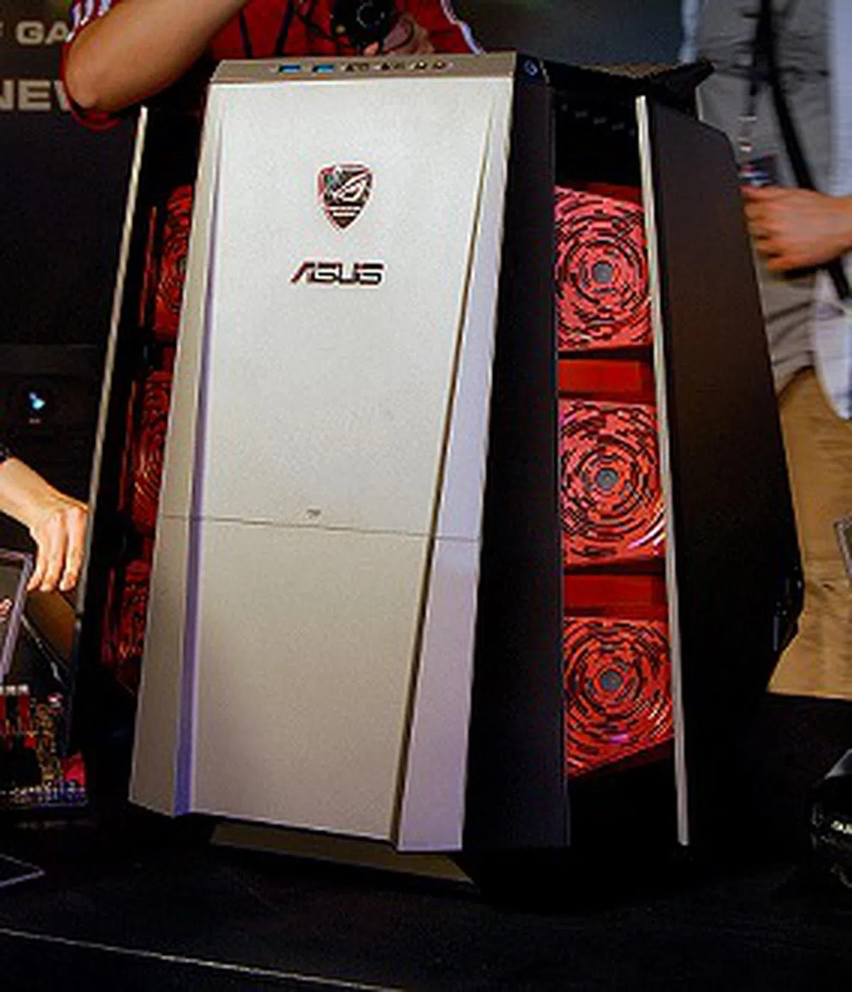 ASUS Shows Off Radical Turbo Charged ROG Tytan CG8890 Gaming Desktop ...