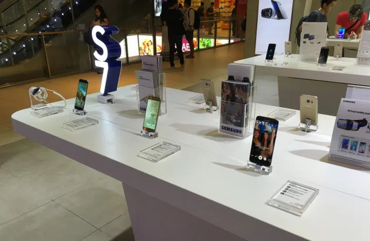 Test drive the new Galaxy S7 devices at these Samsung Experience Stores ...