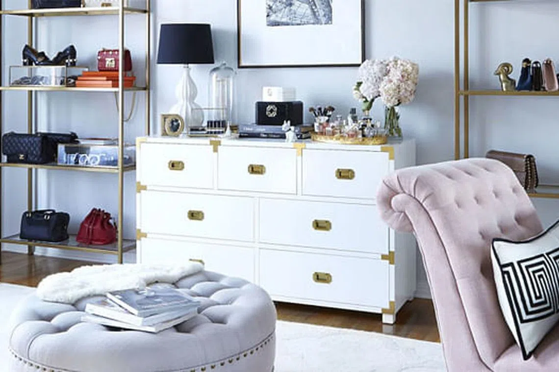 How To Decorate Your Home Office Space With Parisian Style And Old ...
