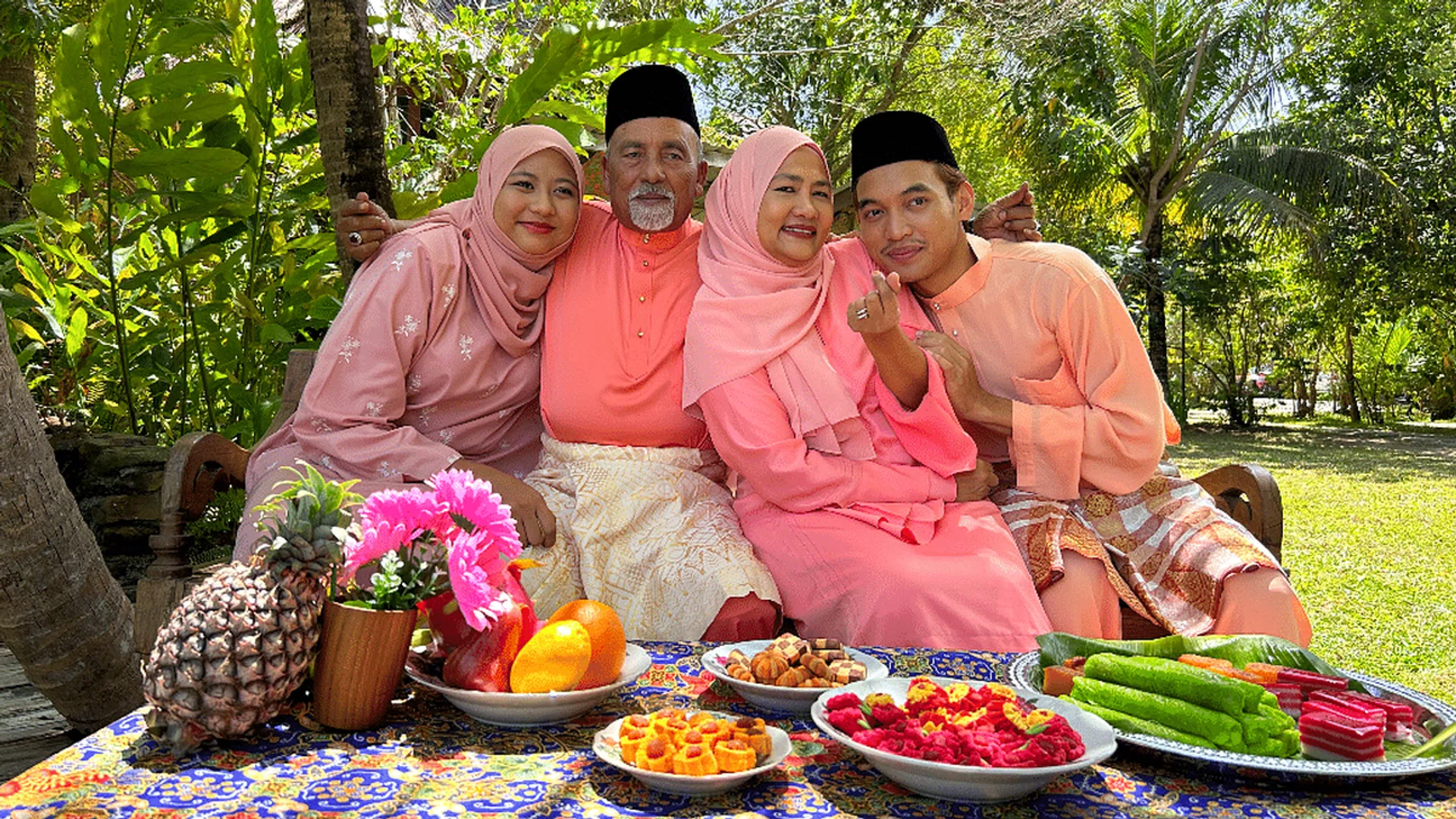 Hari Raya: Capture Your Celebrations Through The iPhone 14 | Harper's ...
