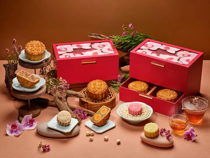 The Best Mooncakes Of 2025, Tested And Reviewed By The BAZAAR Team ...