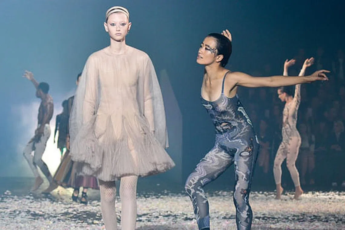 Dancers Took Over the Runway at Dior's Spring 2019 Show | Harper's ...