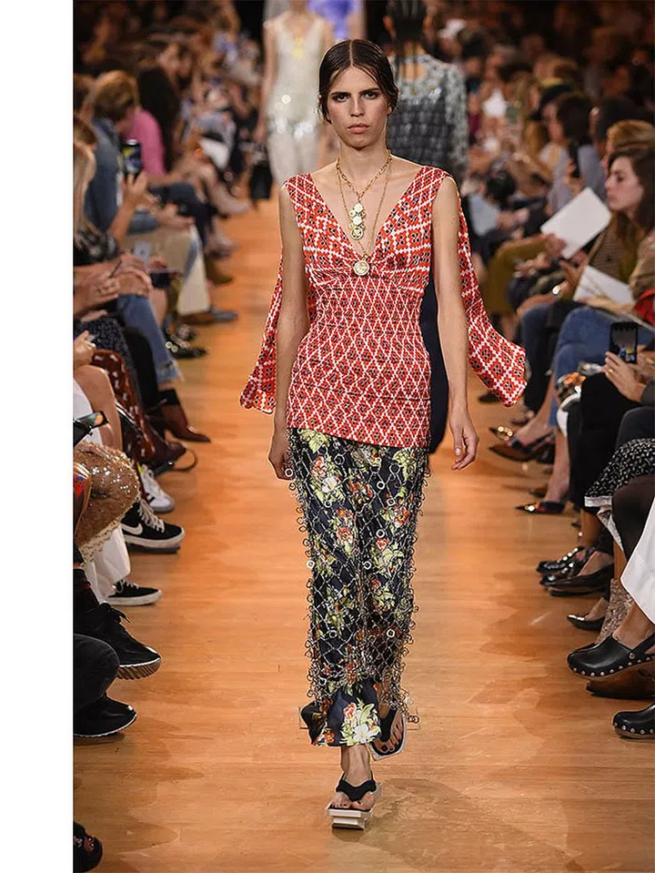 10 Runway Looks To Inspire Your Christmas #OOTDs | Harper's Bazaar ...