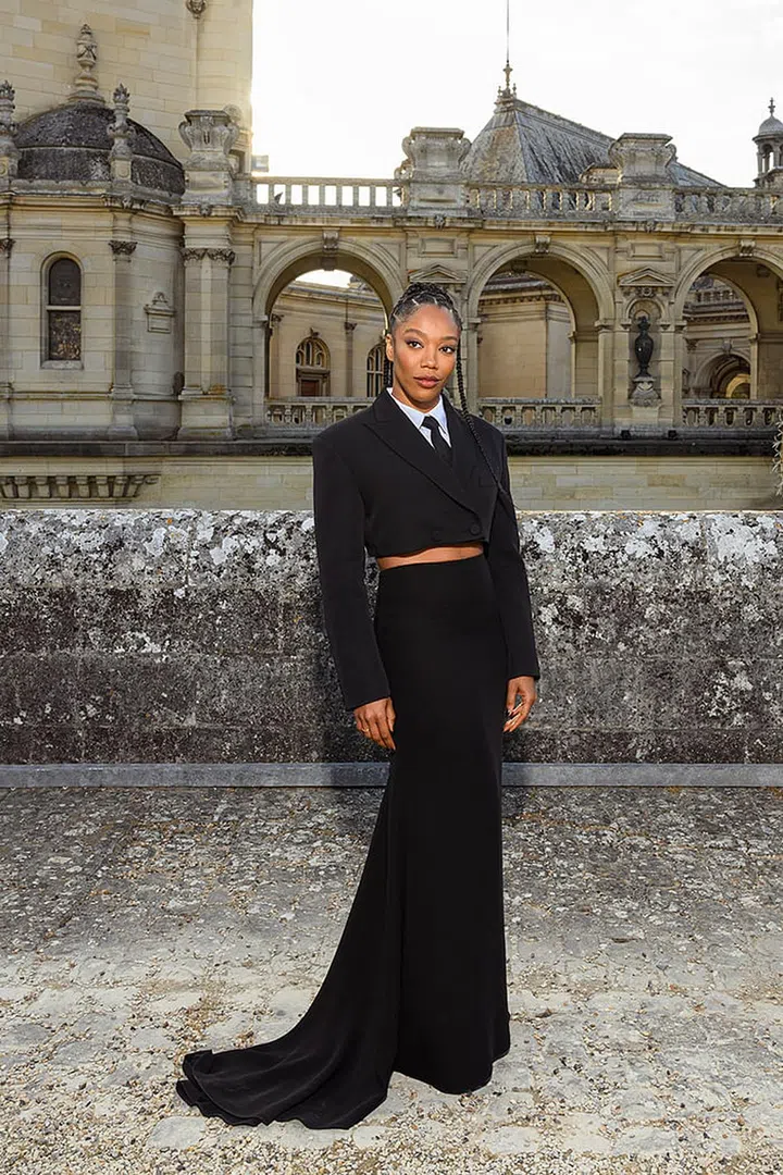 Son Ye-jin And Emma Chamberlain Muse On Valentino's Dreamy Couture Fall ...