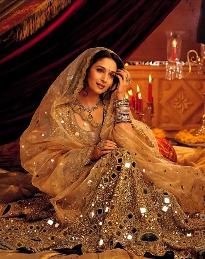 5 Of The Most Extravagant And Stunning Bollywood Costumes Ever | Harper ...