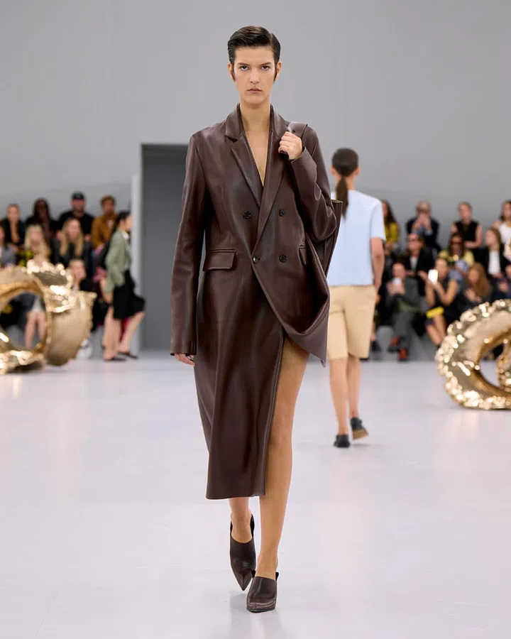Lim Ji-Yeon, Kit Connor And Larger-Than-Life Hardware At Loewe Spring ...