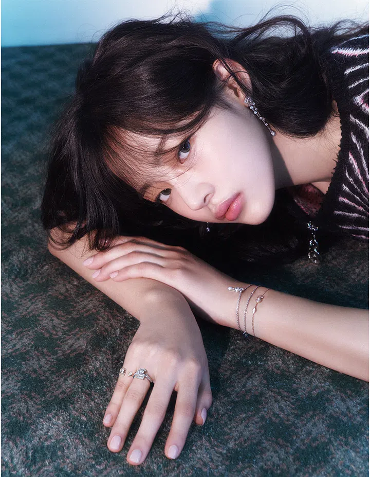 Minji Dazzles In The Chanel N°5 Fine Jewellery Collection | Harper's ...