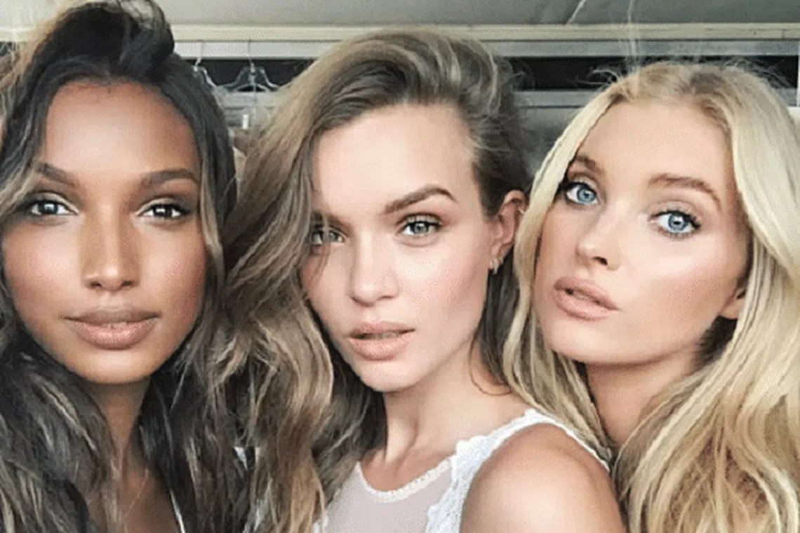 The Victoria's Secret Angels Are Having A Great Time Escaping The ...