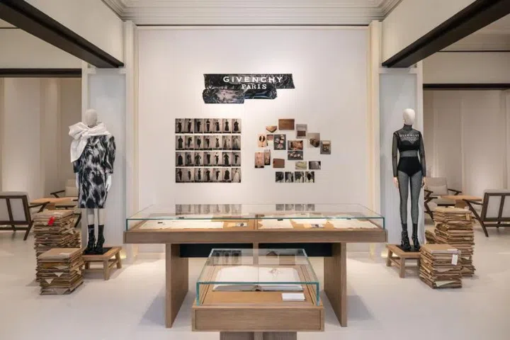 Ming Xi, Fan Cheng Cheng and More Stars Welcomed Givenchy’s Fall/Winter ...