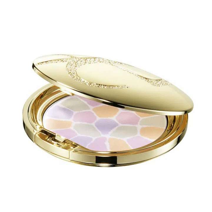 Travel Essentials To Put Your Best Face Forward The Minute You Land ...