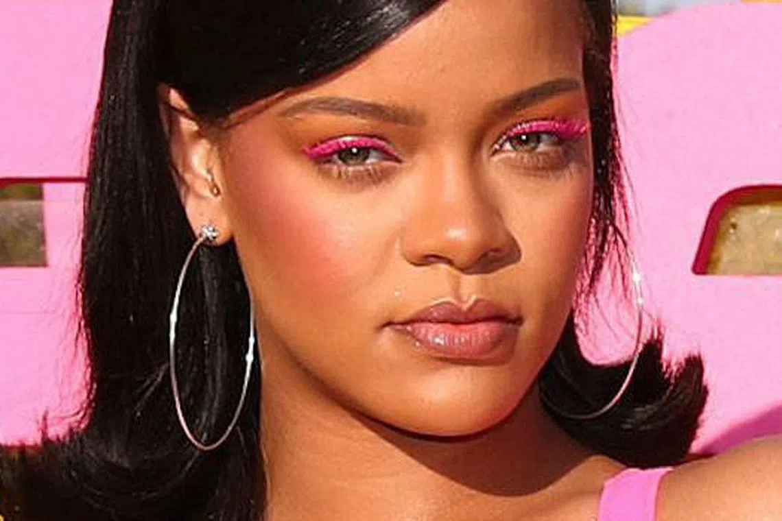 How To Wear The Coloured Mascara Trend | Harper's Bazaar Singapore