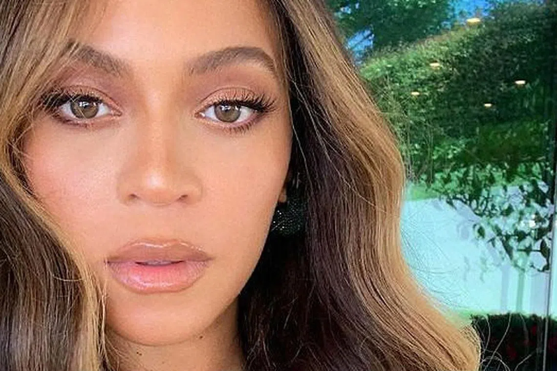 Everything You Need To Know About The Money Piece Hair Trend | Harper's ...