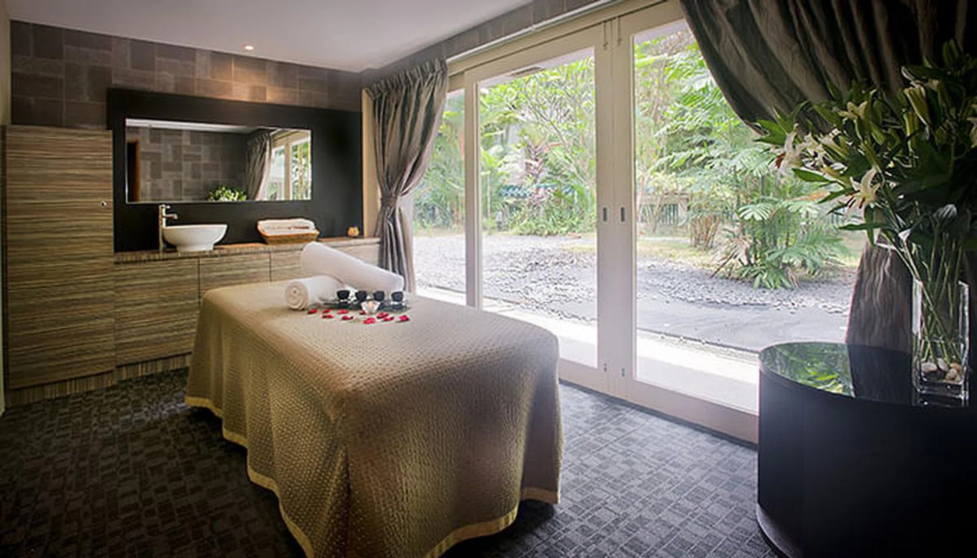 BAZAAR Spa Awards 2016 Giveaways: Spa Rael Aroma Mélange Face Spa ...