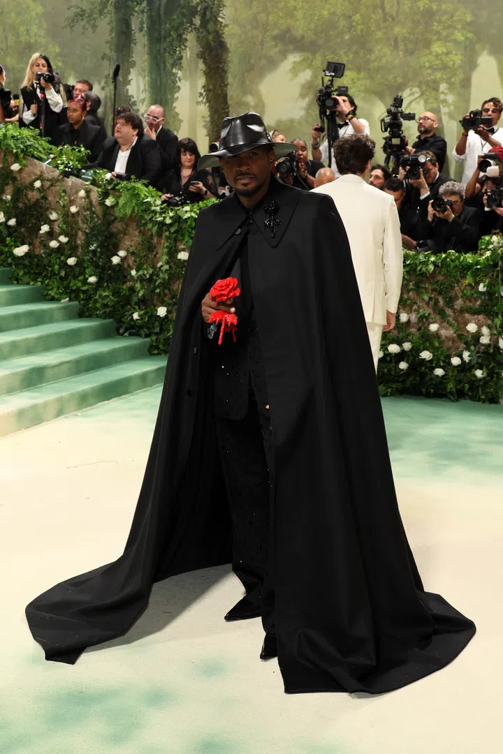 Met Gala 2024: Zendaya, Lana Del Rey And More Gothic Glamour On The ...