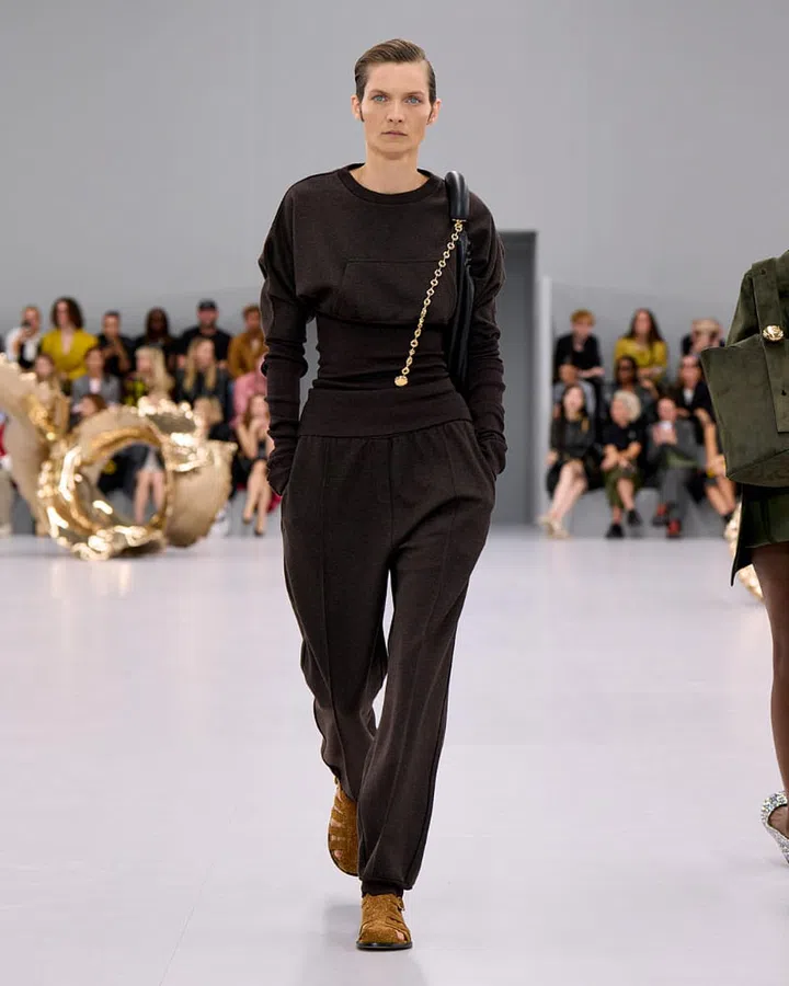 Lim Ji-Yeon, Kit Connor And Larger-Than-Life Hardware At Loewe Spring ...