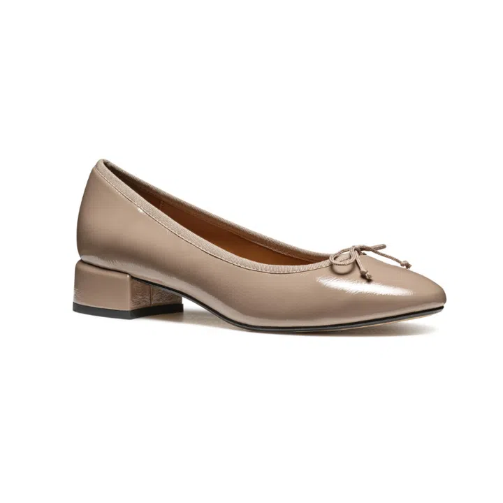 The Art Of Less: Minimalist Flats, Sneakers, And Heels For The Style ...