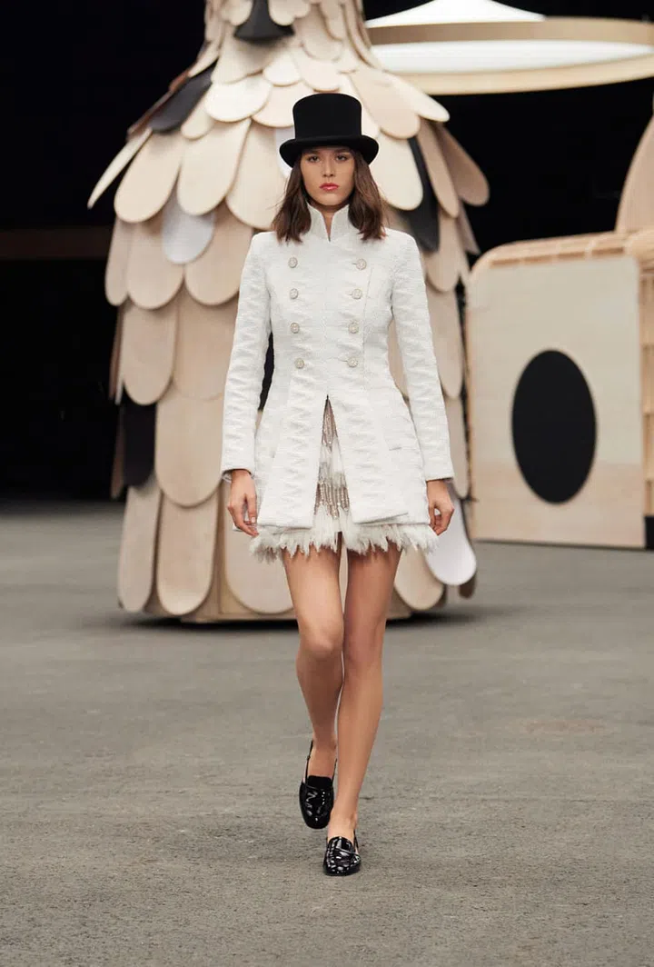 G-Dragon, Tilda Swinton, And Animal Art At Chanel Haute Couture Spring ...