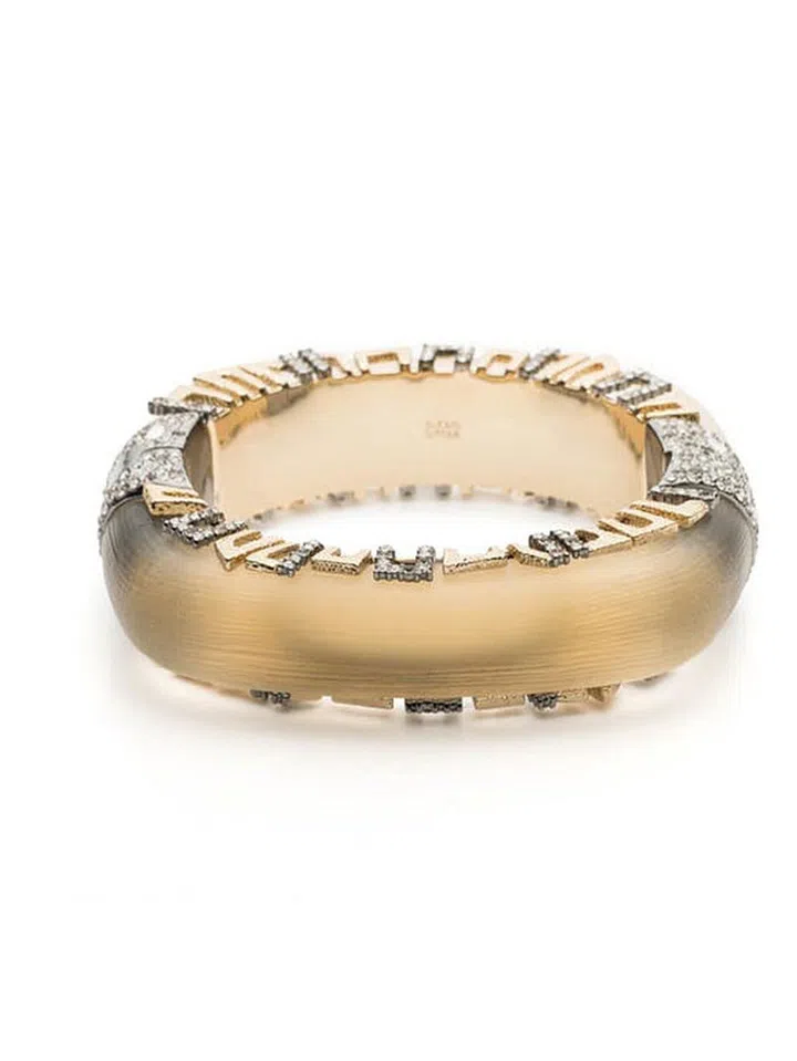 The 5 Quintessential 2000s Accessories Trends That Are Coming Back (For ...