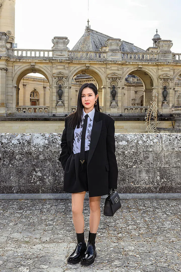 Son Ye-jin And Emma Chamberlain Muse On Valentino's Dreamy Couture Fall ...