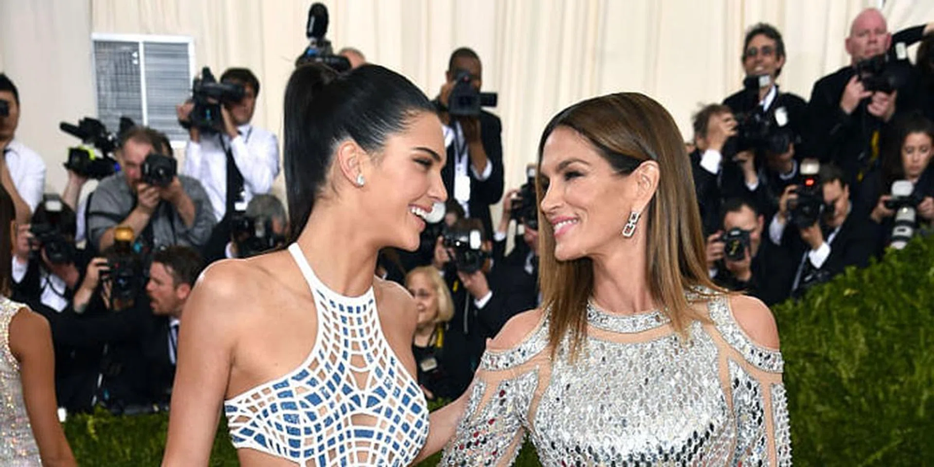 Kendall Jenner And Cindy Crawford Share A Sweet Moment At The Met Gala ...