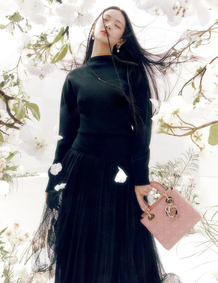 NewJeans Shows Why They Are Korea's Newest Girl-band Wonder In Dior ...