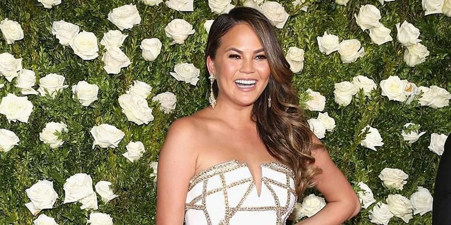 Chrissy Teigen Brilliantly Recovers From A Wardrobe Malfunction With John Legend | Harper's ...