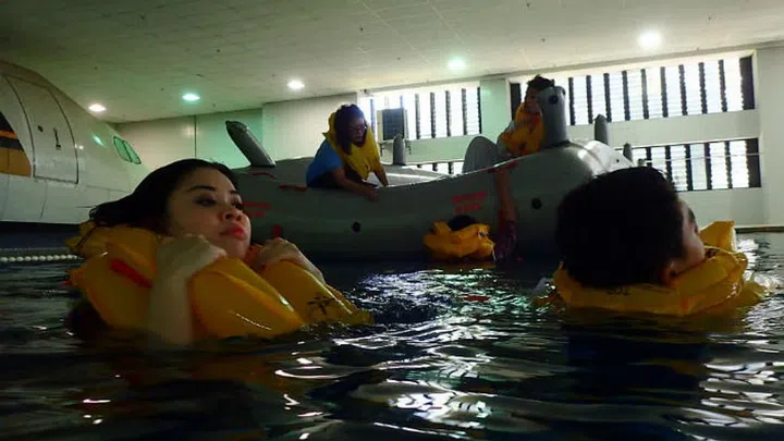 12 fascinating facts about the SQ girl's uniform | Her World Singapore