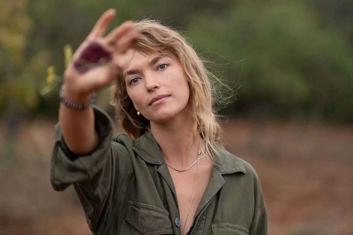 Arizona Muse is the super model for sustainability | Her World Singapore