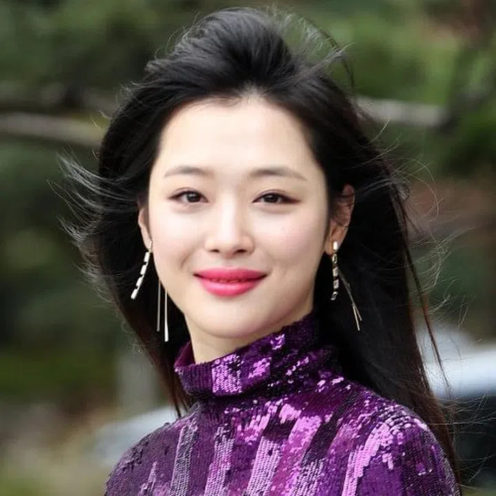 8 things to know about K-pop star Sulli who allegedly died of suicide ...