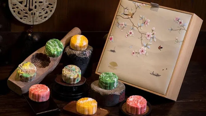 Prettiest mooncake boxes to give as gifts or keep on your vanity table ...
