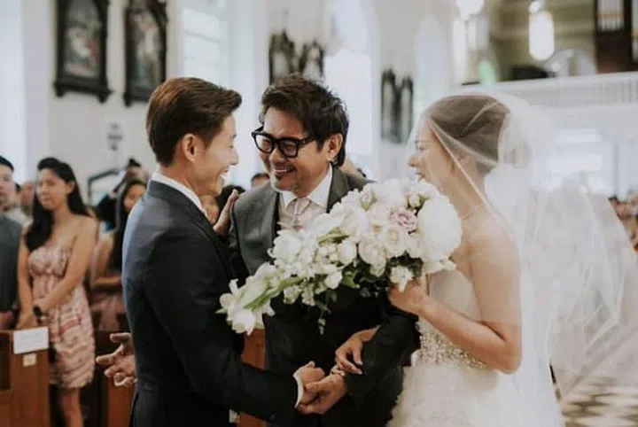 Cheryl Wee & Roy Fong's whimsical wedding banquet at the Ritz-Carlton ...