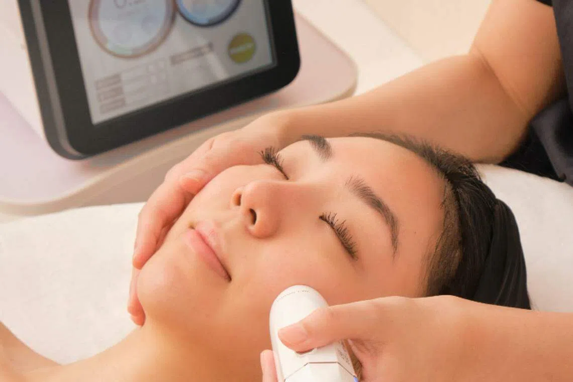 The non-invasive, pain-free face sculpting treatment everyone is ...