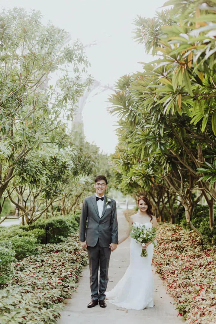 An elegant personalised wedding in Gardens by The Bay's Flower Field ...