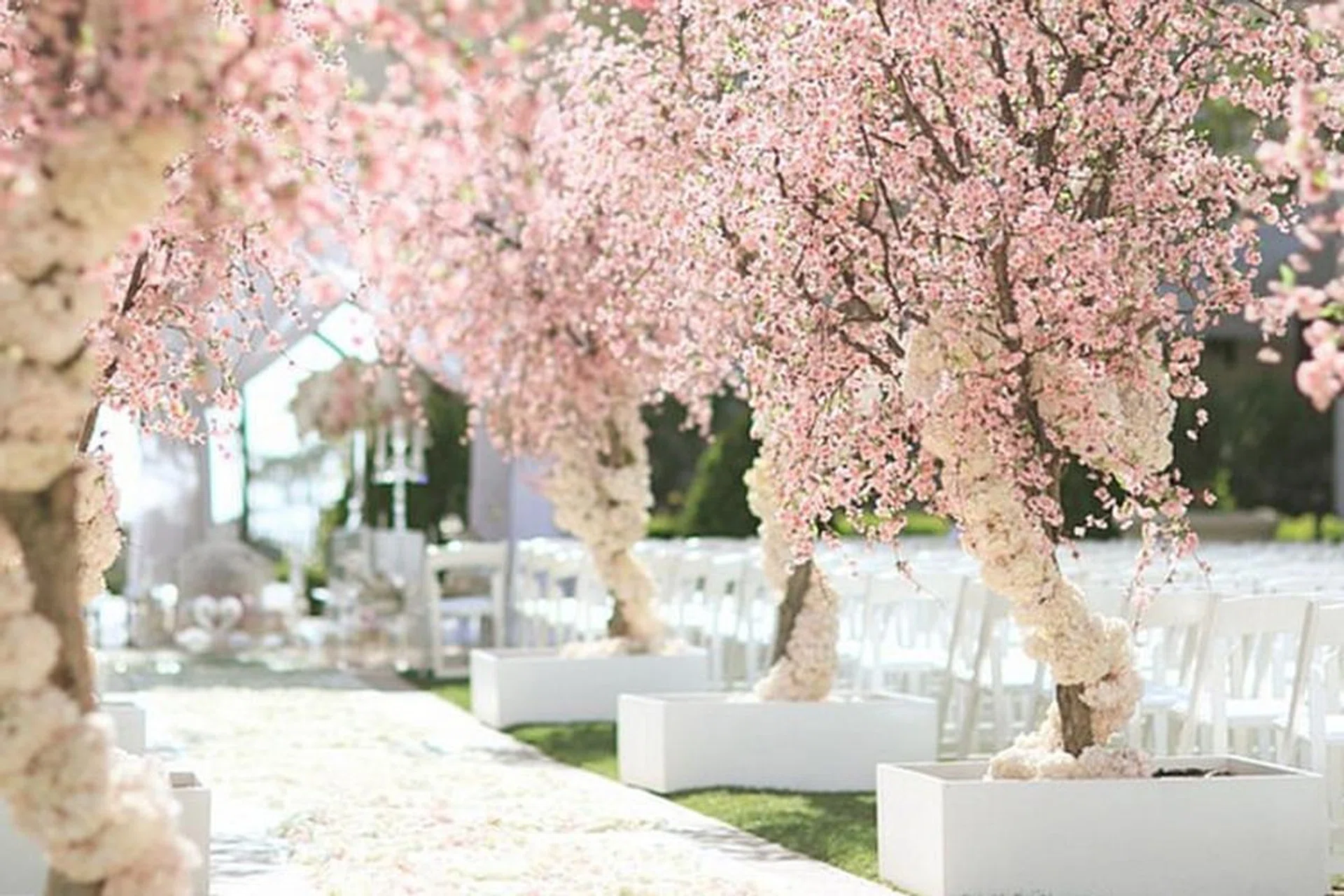 Magical Forest! Lush Trees For Your Glam Wedding - Her World Singapore ...