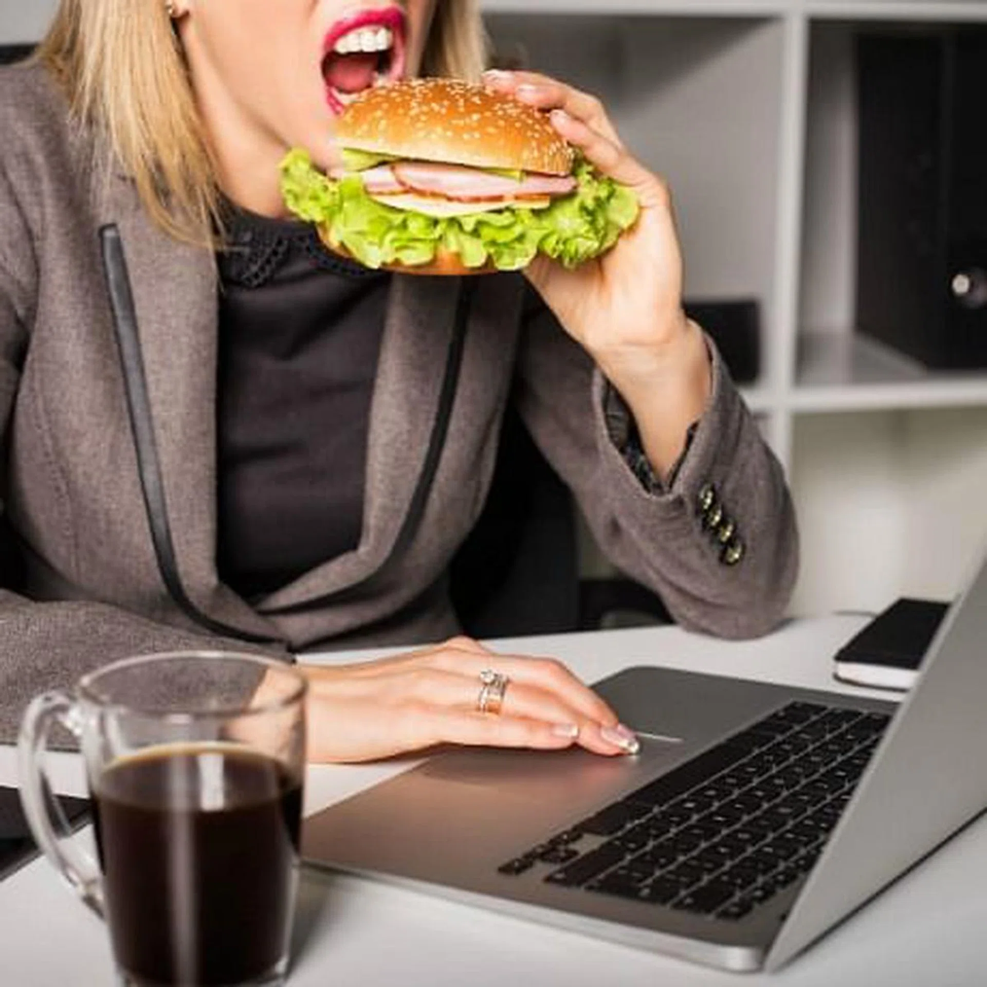 10 glorious ways to finally STOP snacking at your desk! - Her World ...