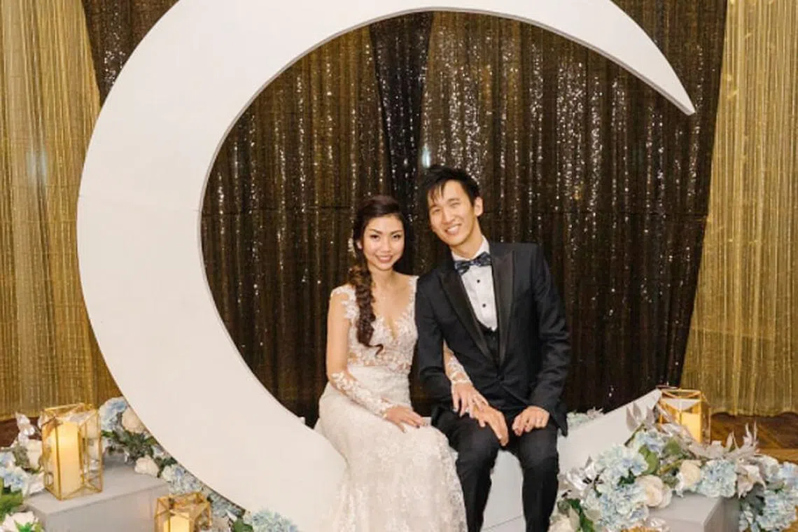 7 super fun wedding photo backdrops for your themed celebration - Her ...