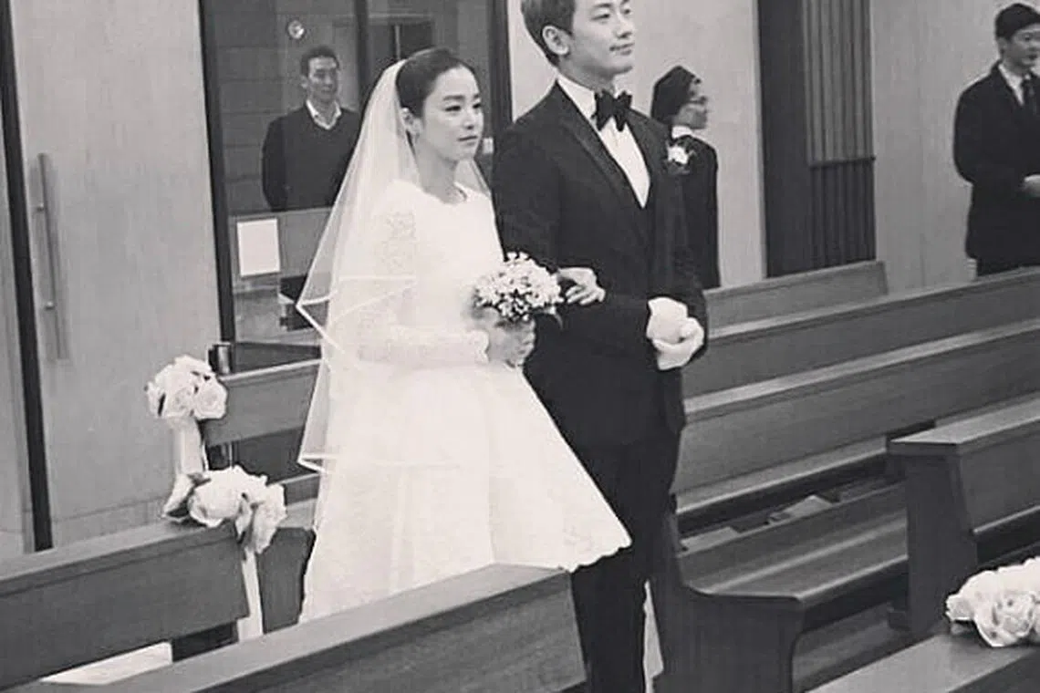 short-sweet-and-lacy-12-ways-to-steal-kim-tae-hee-s-simple-wedding