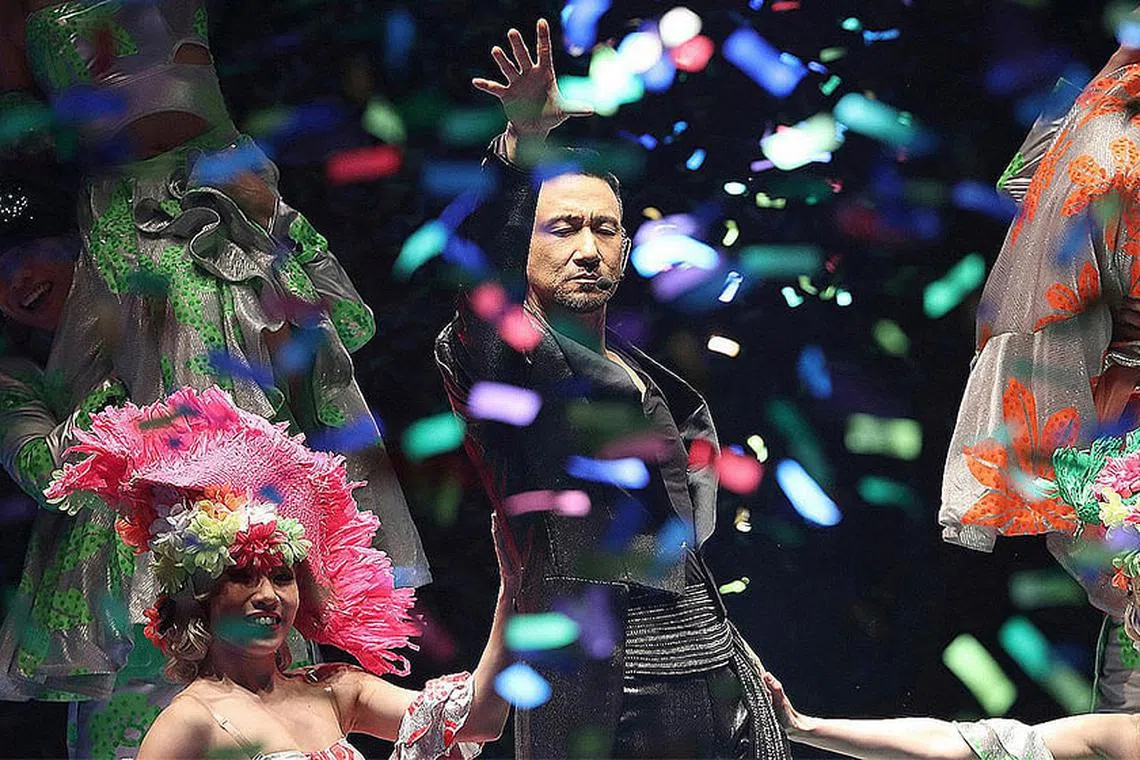 Jacky Cheung impresses with a cake-like stage and a mesmerising light ...
