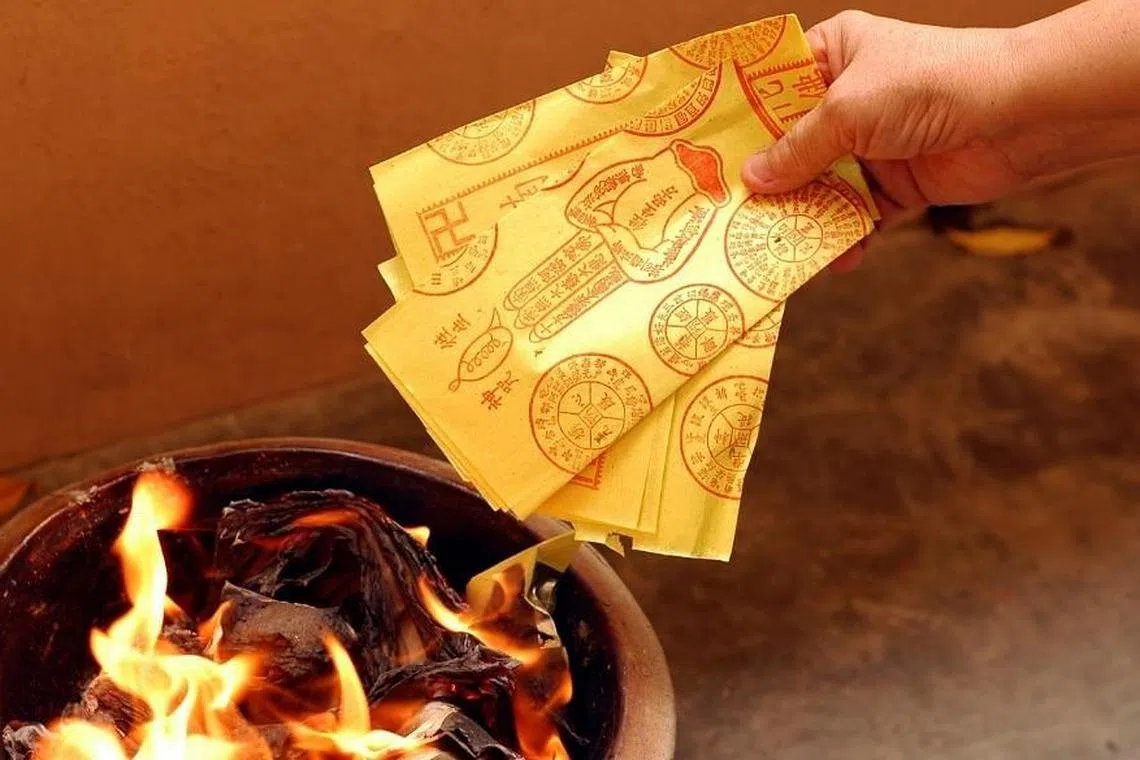15 Taboo To Know During The Hungry Ghost Festival Her World Singapore