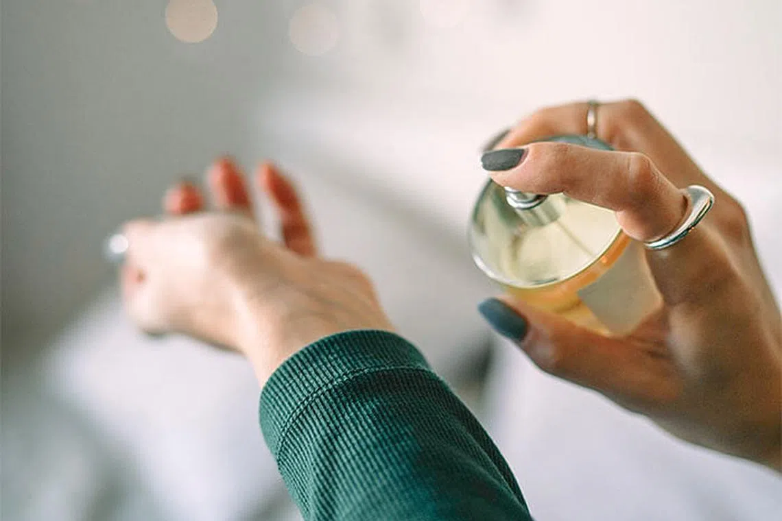 7 ways to smell fresh all day in the heat | Her World Singapore