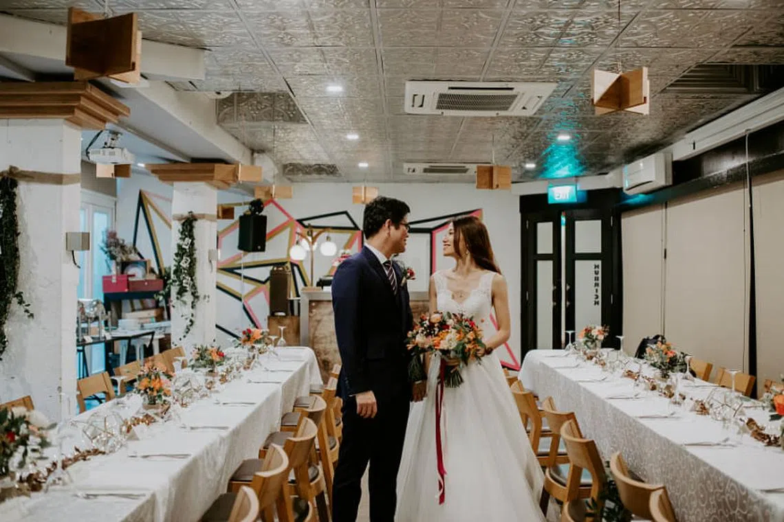 An intimate autumn-hued wedding dinner at House at Dempsey - Her World ...