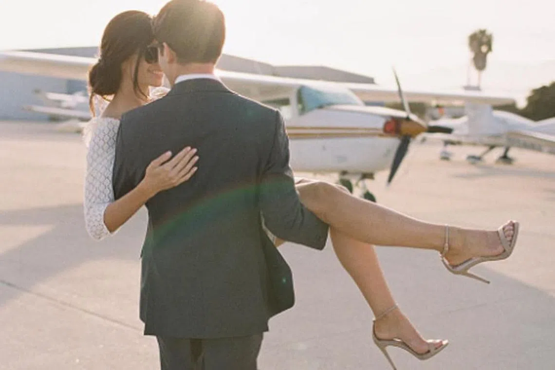10 swoon-worthy couple poses to steal for your own wedding shoot - Her ...