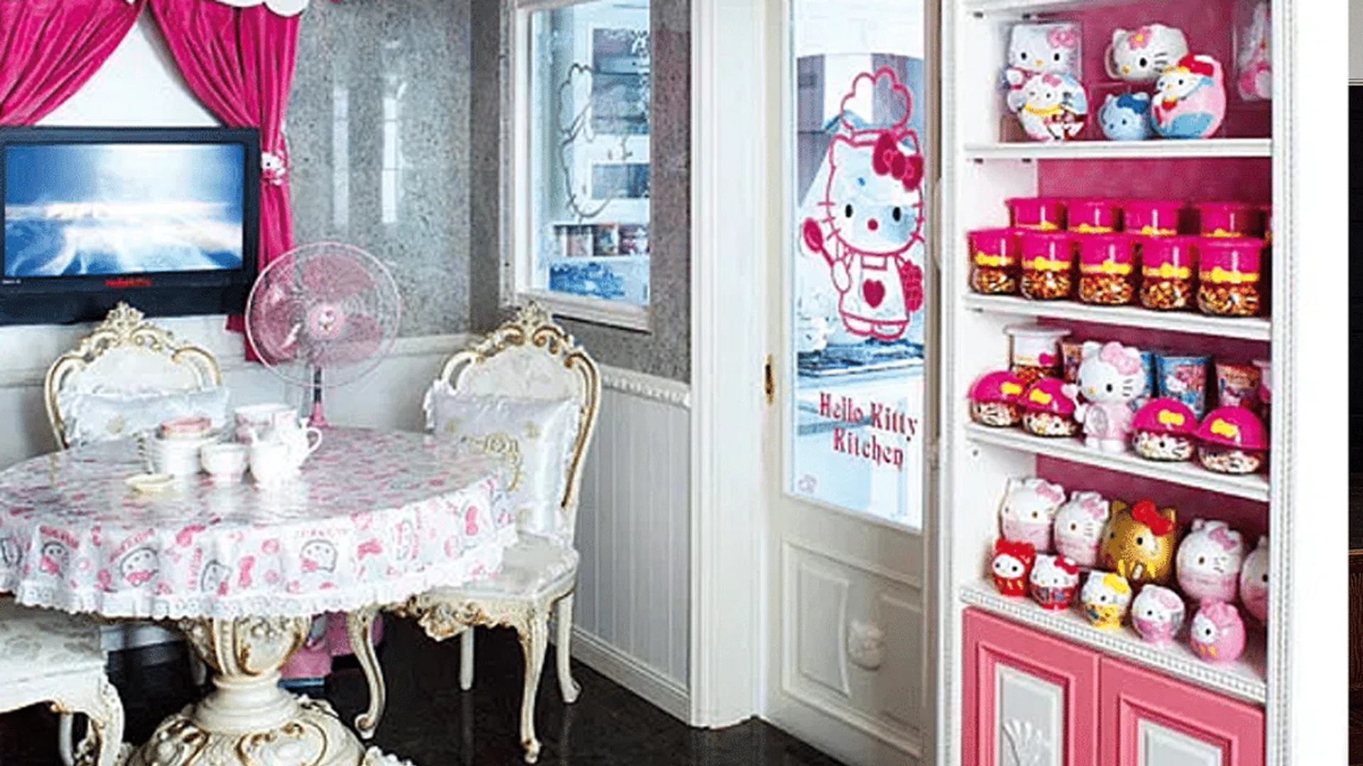 This Lady's Extravagant Hello Kitty Theme Apartment In Singapore | Her ...