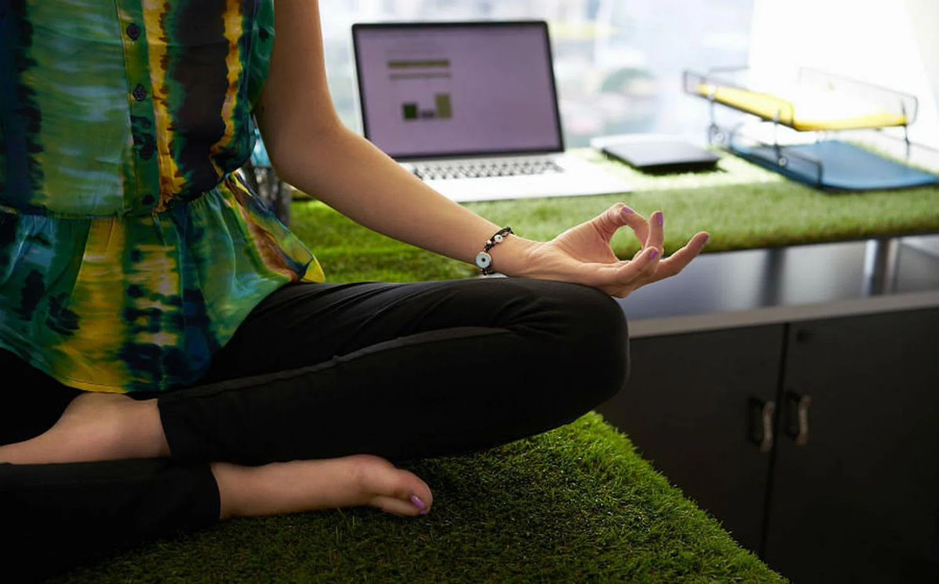 6 weird things we learned from meditating at work - Her World Singapore ...