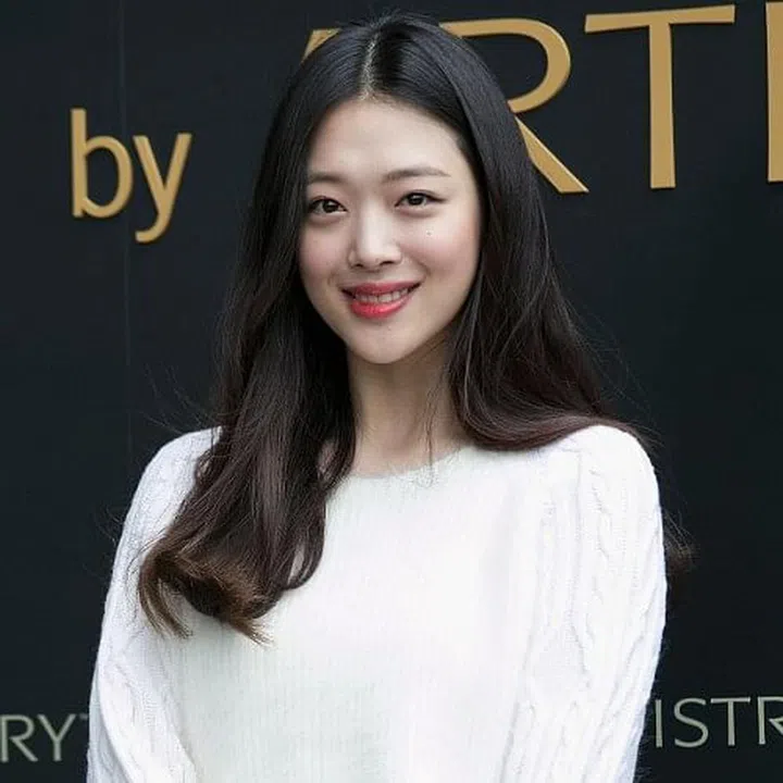 8 things to know about K-pop star Sulli who allegedly died of suicide ...