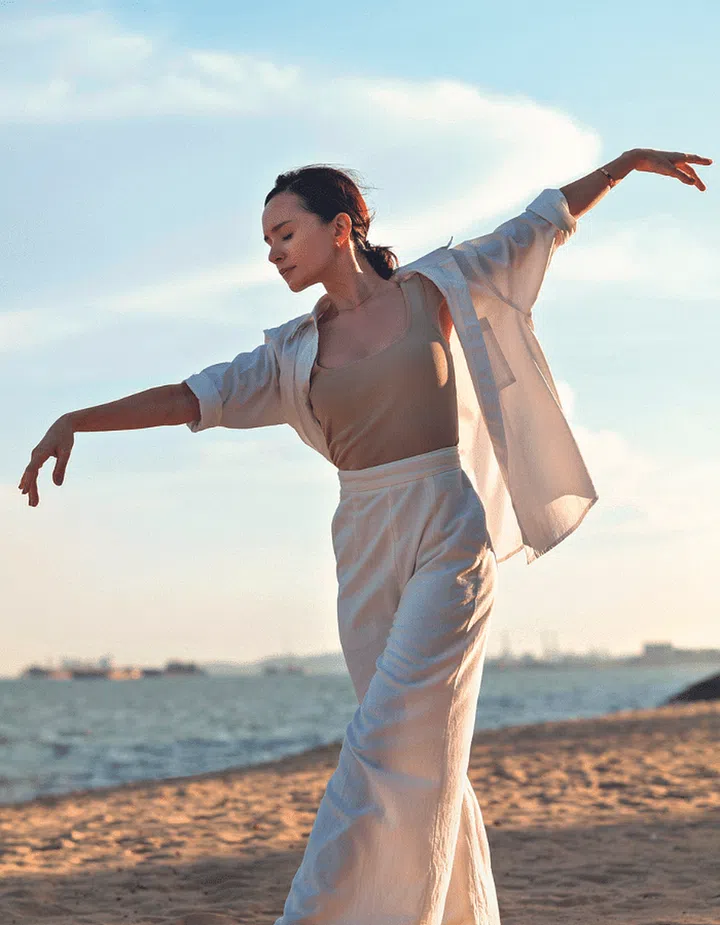 I Want Her Style: How Alison Carroll's ballet background inspired her ...