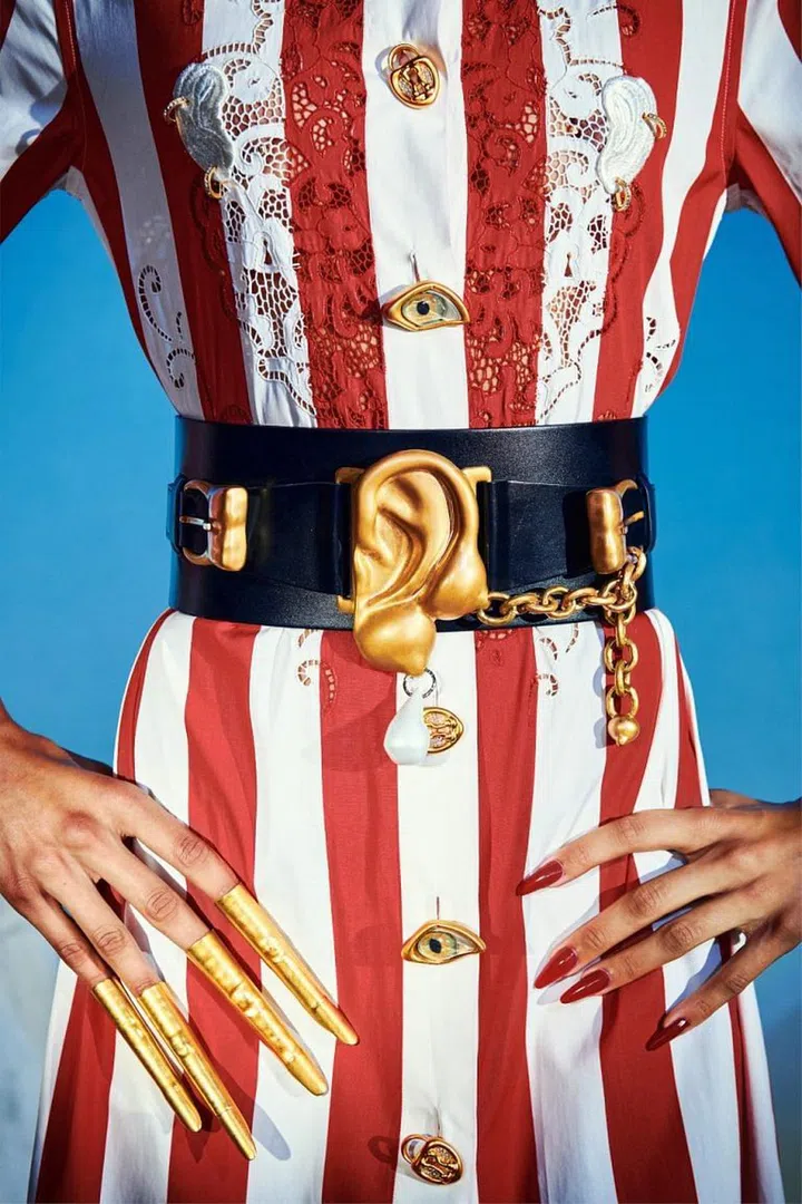 12 odd-looking accessories you would never expect to see on the runway ...